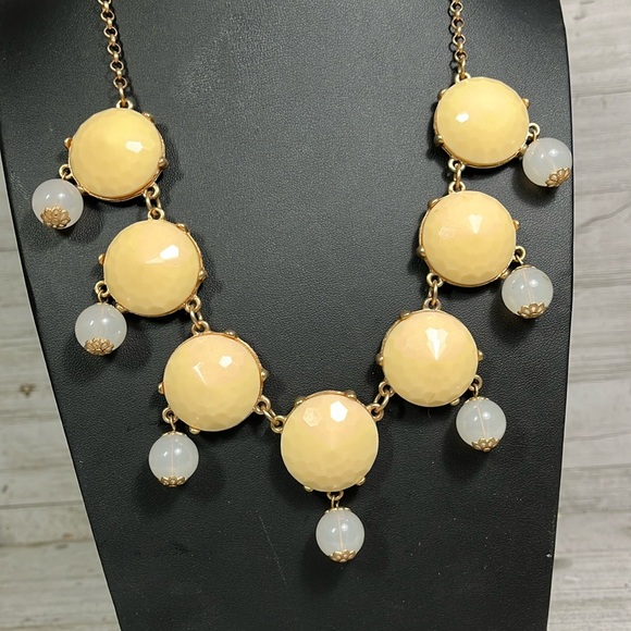 Jewelry | Vintage Cream And White Beaded Necklace With A Touch Of Gold ...